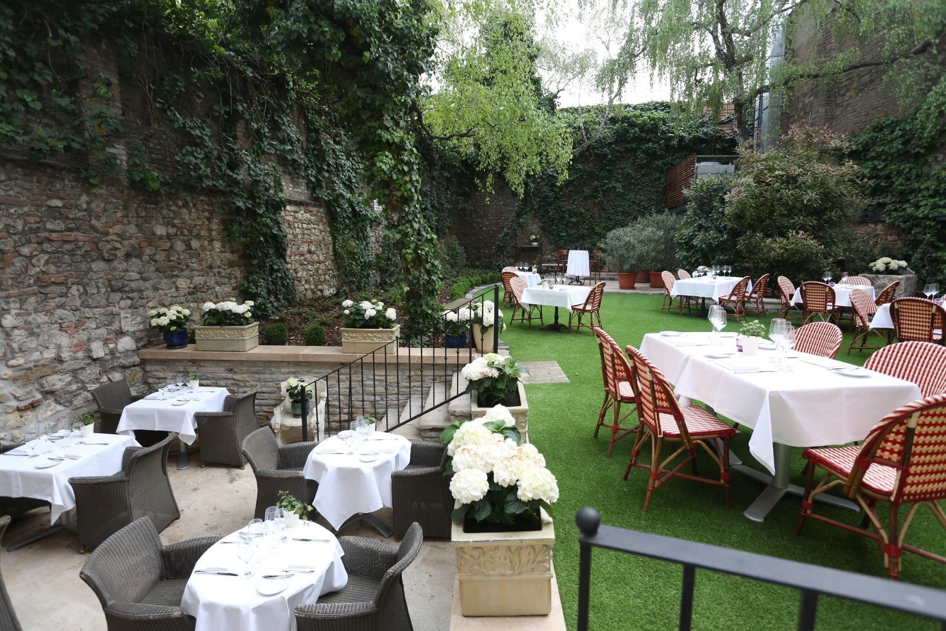 The Most Charming Outdoor Venues And Gardens In Budapest - Daily News ...