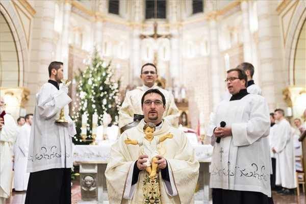 Traditional Hungarian holiday feasts and customs from Advent to ...