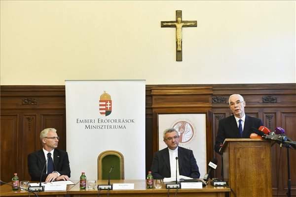 Hungría y los católicos apoyan la educación de los niños refugiados en ...