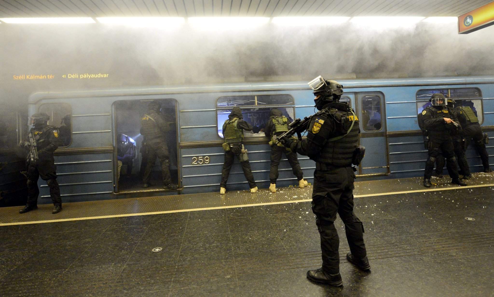 Orbán observes counter-terrorism exercise - Photos - Daily News Hungary