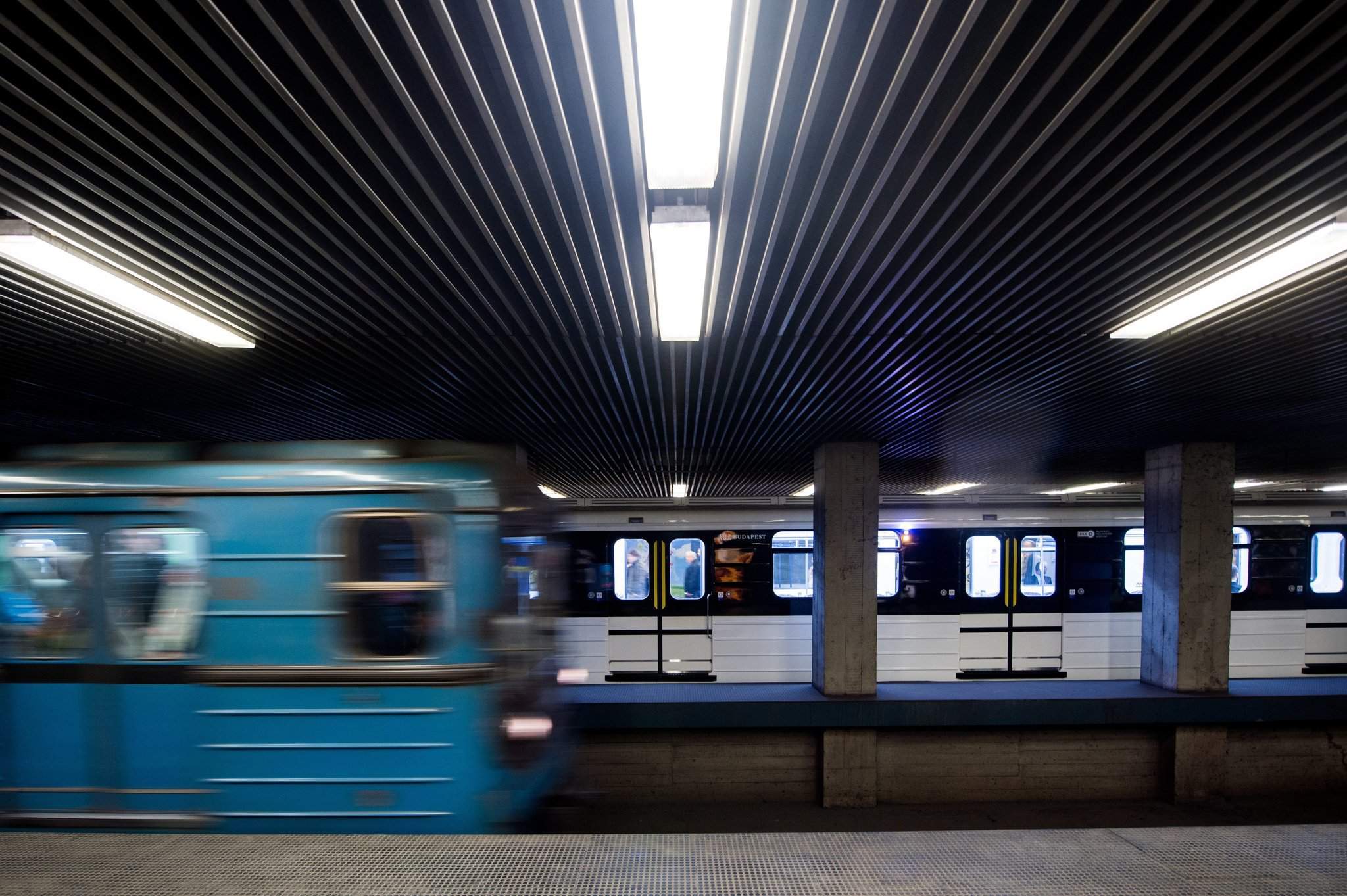 First revamped Budapest M3 metro carriage in operation – PHOTO GALLERY ...