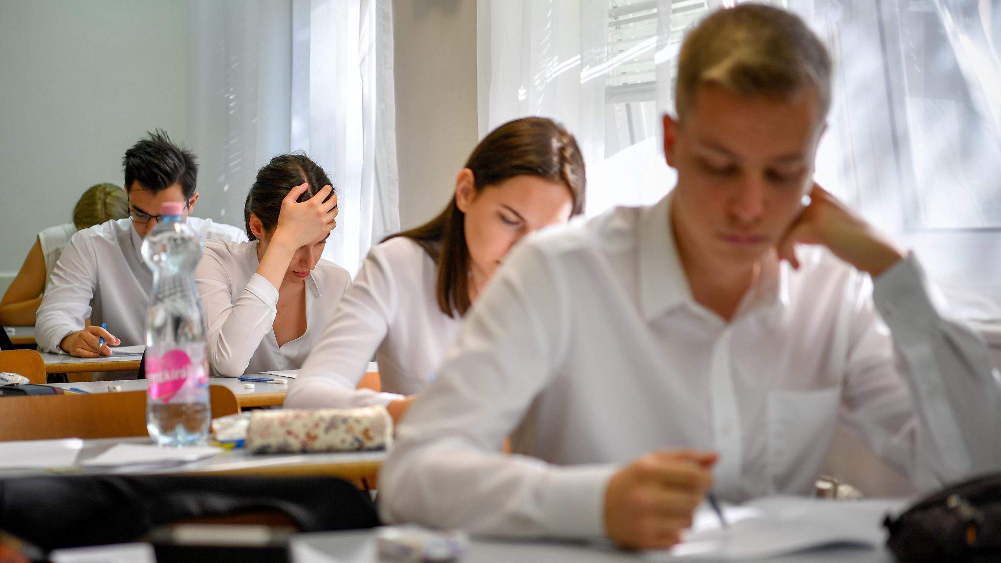 More and more Hungarian students go abroad after high school ...