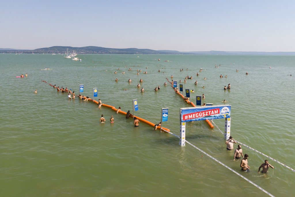 Thousands of people swim across Lake Balaton - PHOTOS - Daily News Hungary