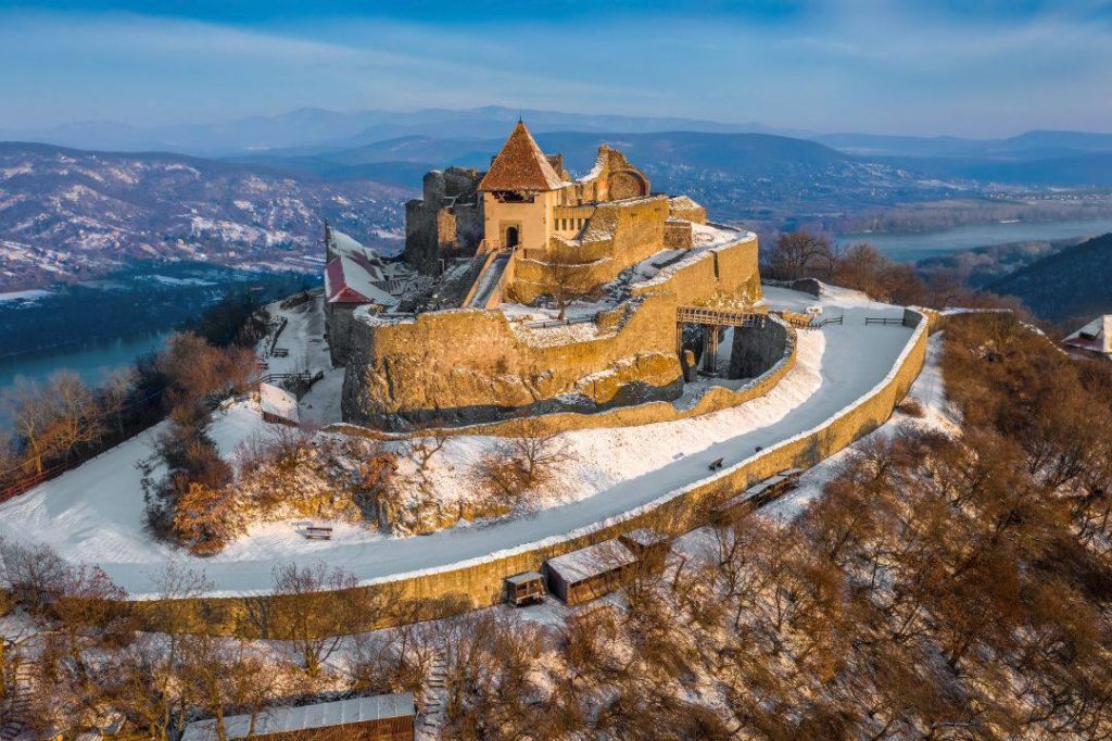 Beautiful Hungarian castles to visit during winter – Photos - Daily ...