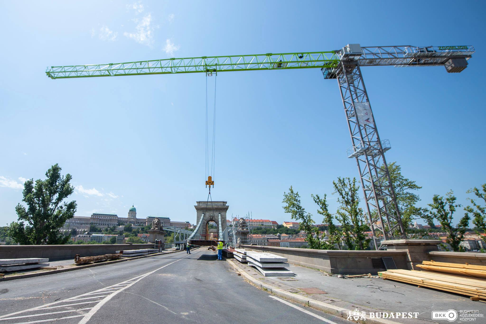 This is how the iconic Chain Bridge will look in 2023! - PHOTOS - Daily ...
