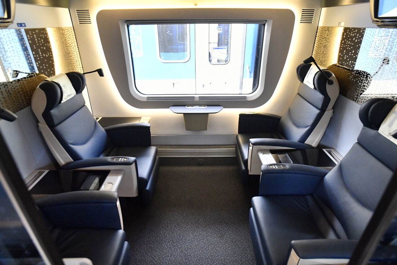 Brand-new luxury Hungarian railway coaches enter service from Monday ...