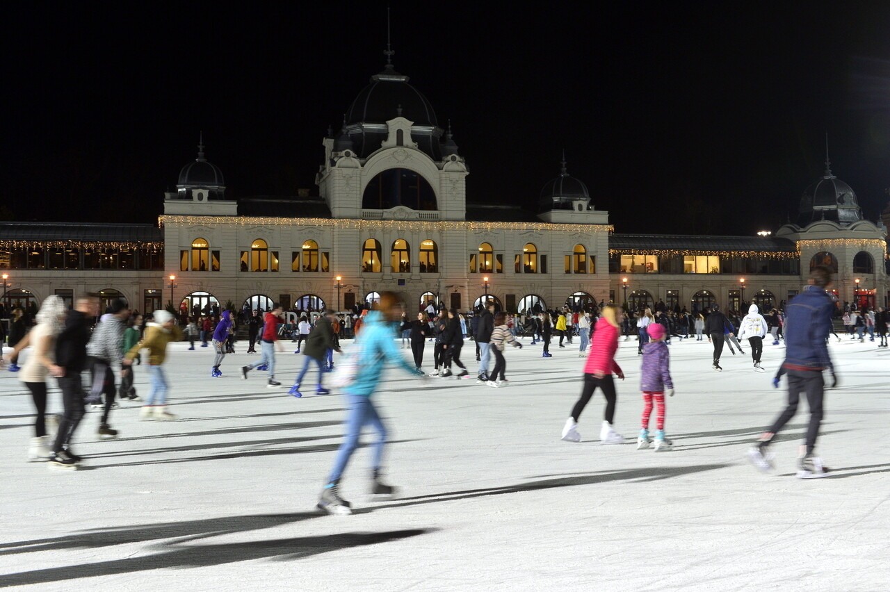 PHOTOS: Budapest's City Park Ice Rink chosen one of the world's best ...