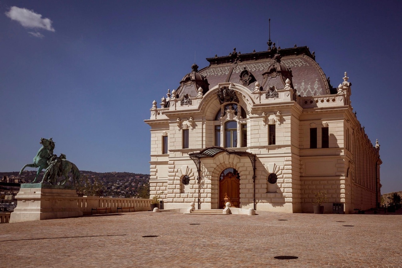 Hungarian building wins prestigious international architecture award ...