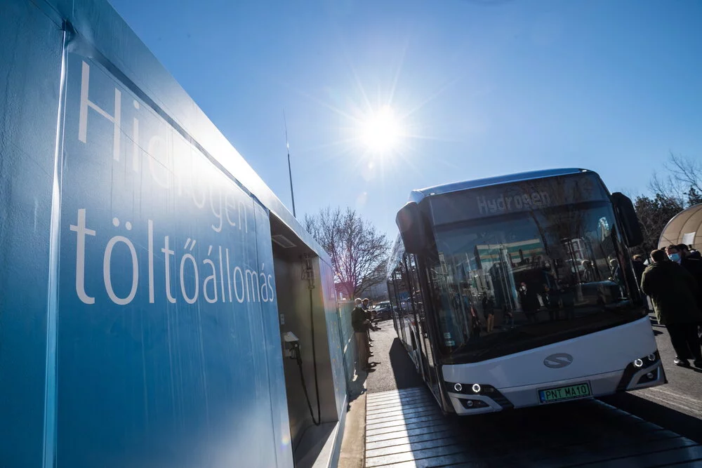 Hungary launches first hydrogen-powered bus service - PHOTOS - Daily ...