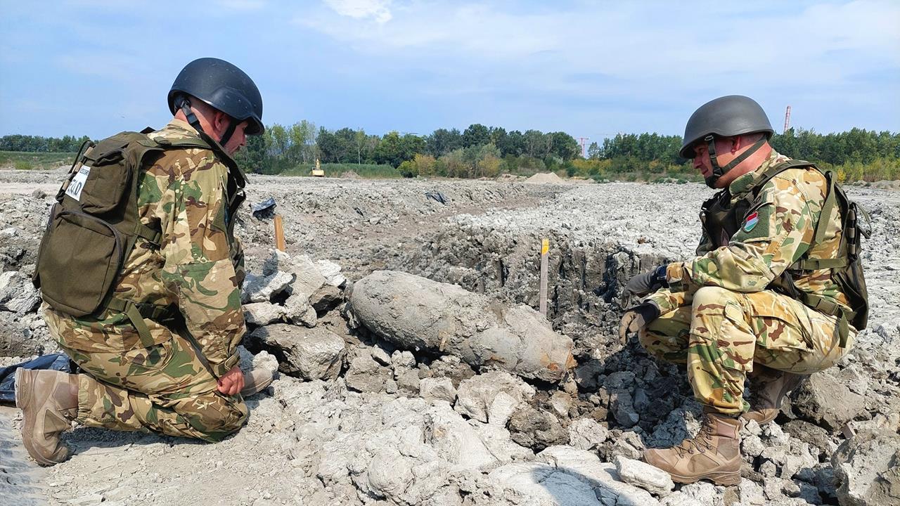 Photos: 120kg WW2 bomb found in Budapest deactivated - DailyNewsHungary