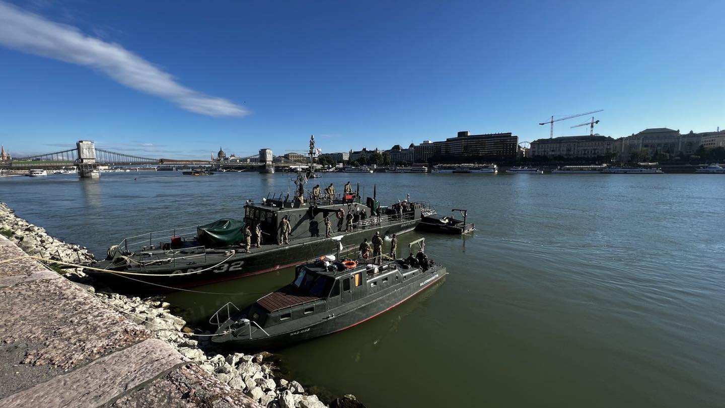 Photos: Soviet WW2 aerial bomb lifted from Danube - DailyNewsHungary