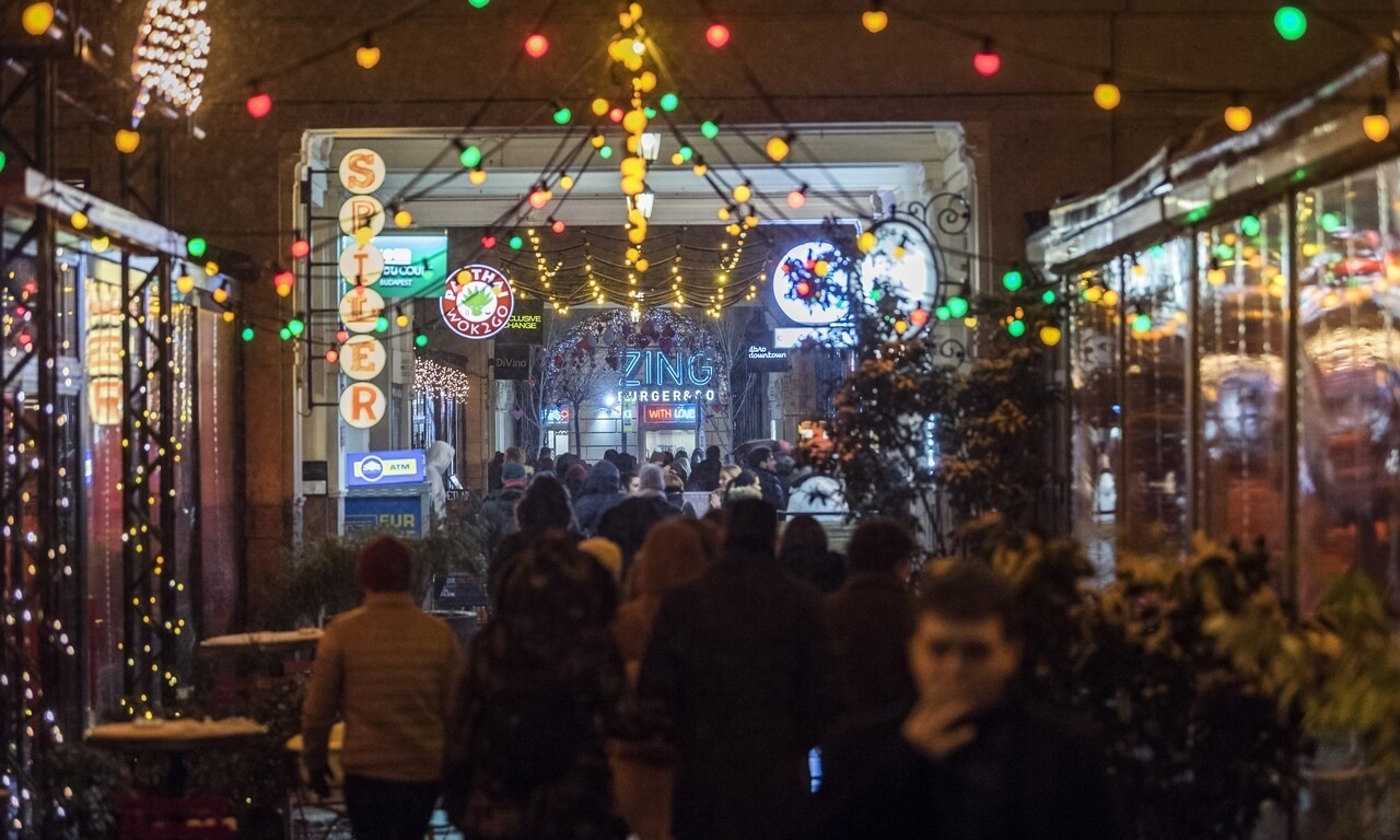 Lights out at midnight: the end of the party district in Budapest ...