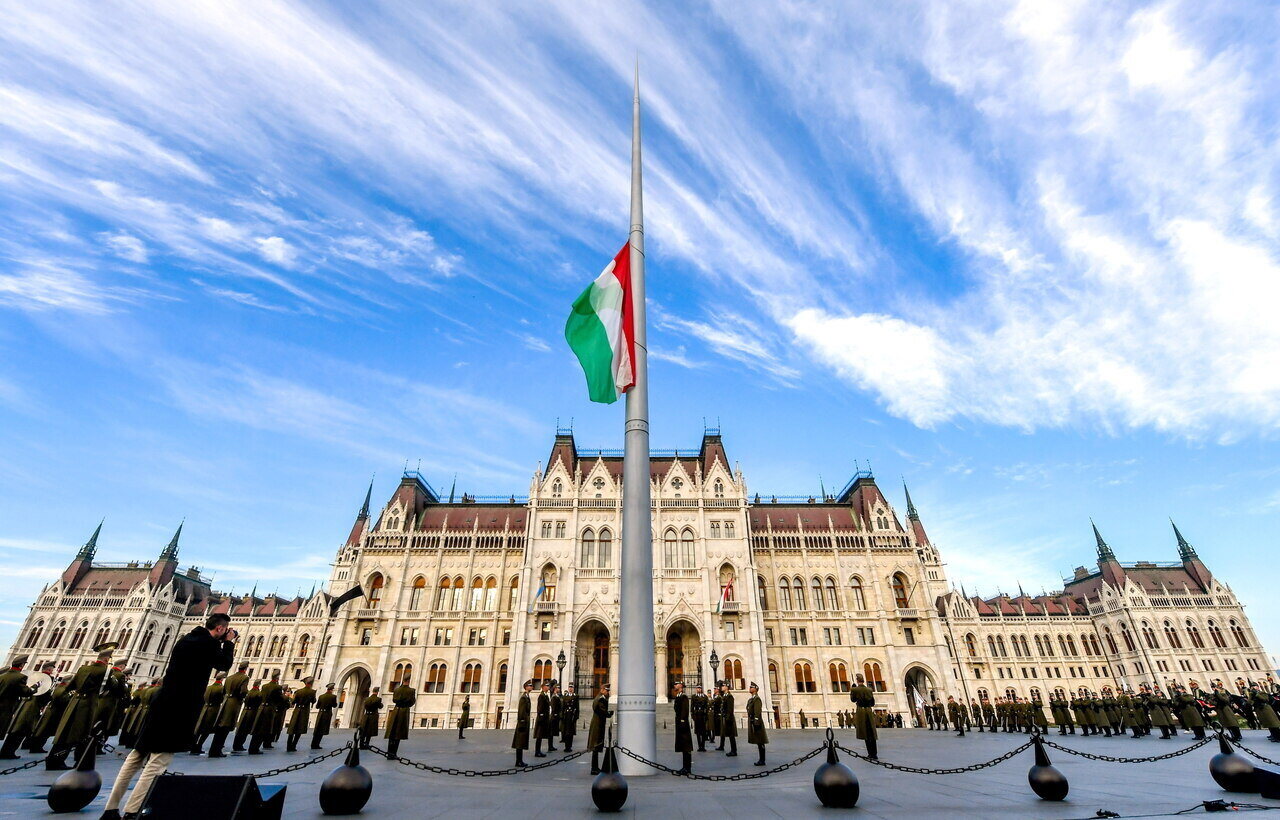 PHOTOS — Flag lowered to half-mast in front of Parliament in honour of Arad martyrs - Daily News ...