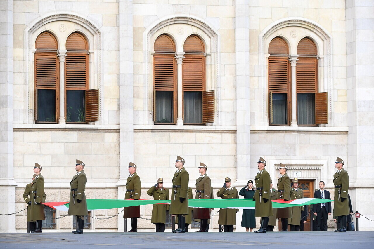 PHOTOS — Flag lowered to half-mast in front of Parliament in honour of Arad martyrs - Daily News ...