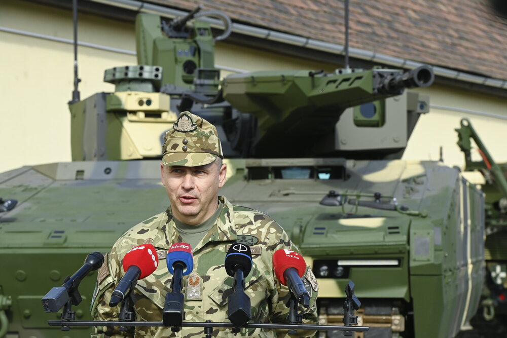 PHOTOS, VIDEO: Hungary's brand new infantry fighting vehicles are ...