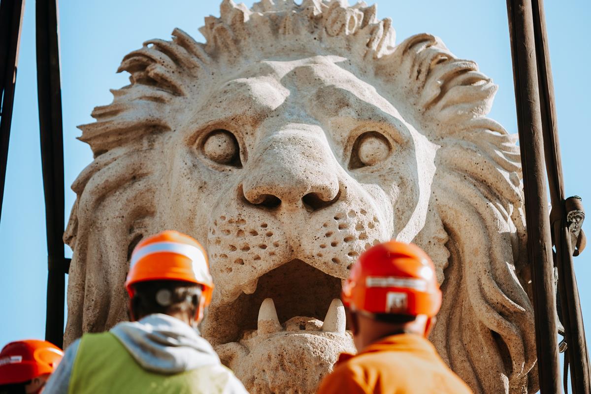 PHOTOS: The iconic limestone lions of the Budapest's Chain Bridge are ...