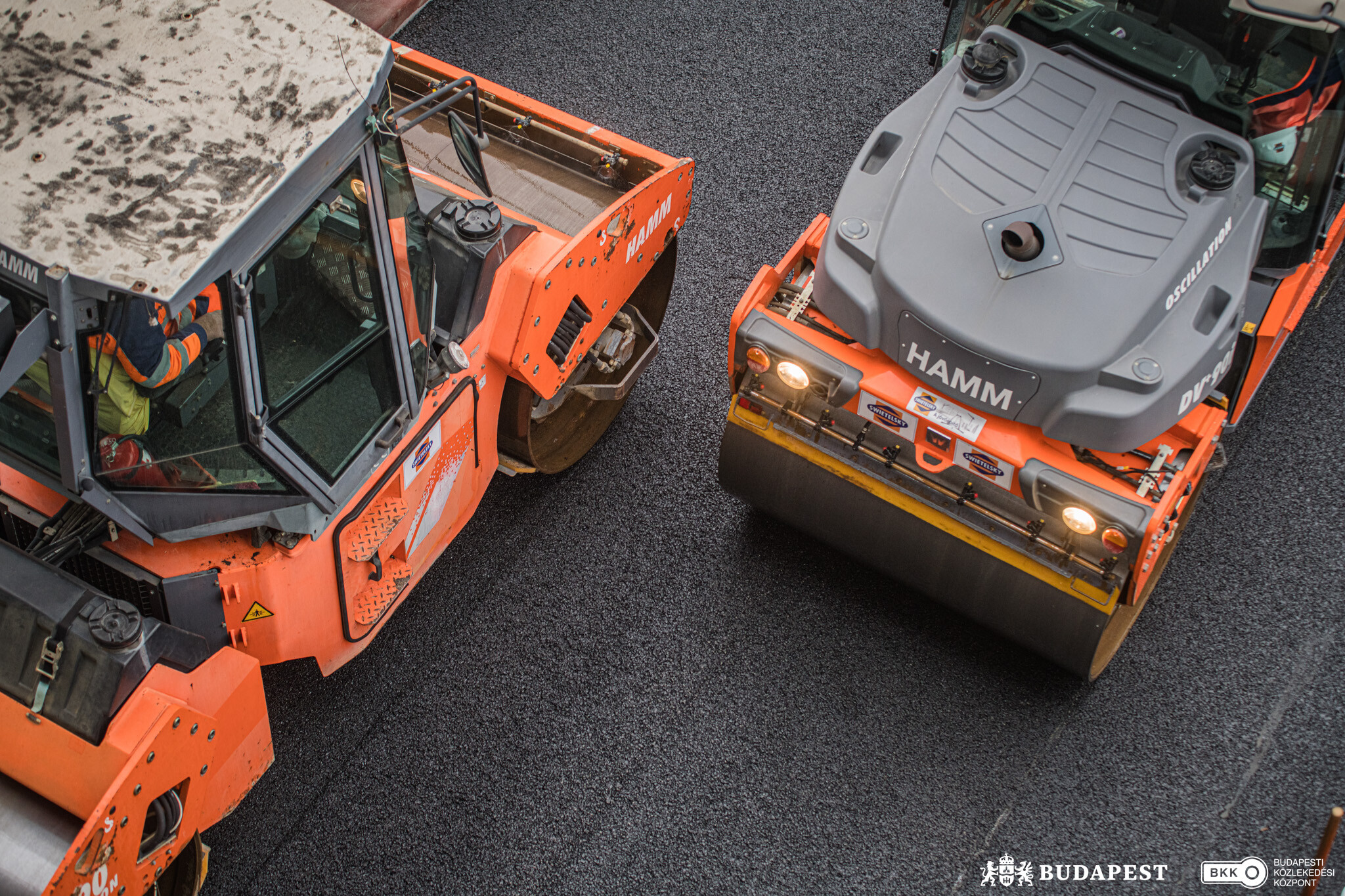 Asphalt paving on Budapest's iconic Chain Bridge completed in one day — PHOTO GALLERY - Daily ...