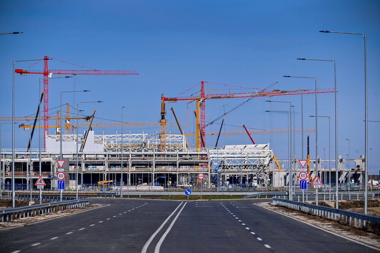PHOTOS: BMW factory under construction in Debrecen, Hungary - Daily ...