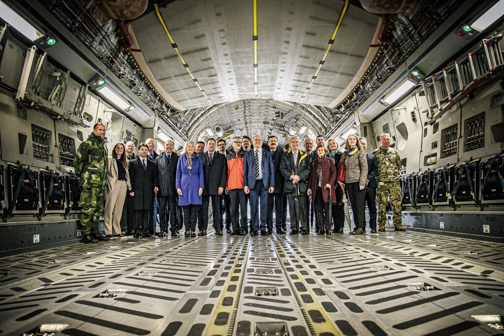 PHOTOS: EU Heads of Missions visited Pápa military airport - Daily News ...