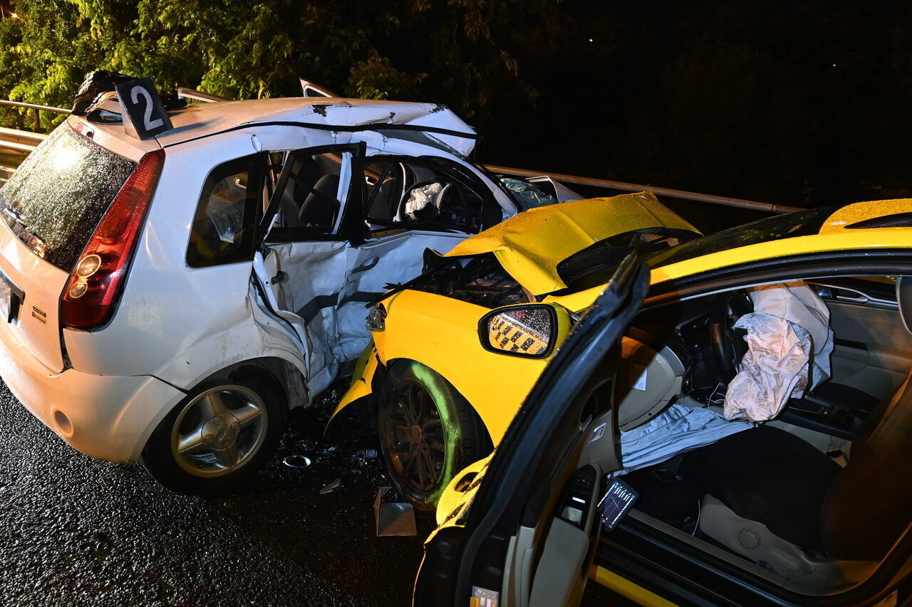 Road to Budapest Airport closed, fatal accident overnight - PHOTOS ...