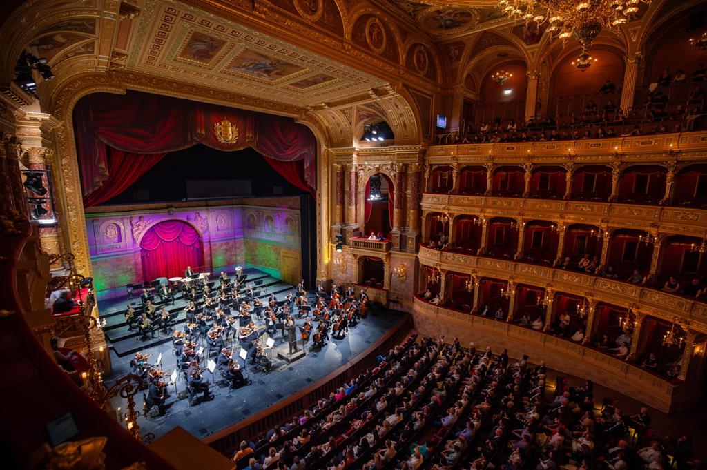 PHOTOS: Everything you need to know about Budapest's magnificent Opera ...