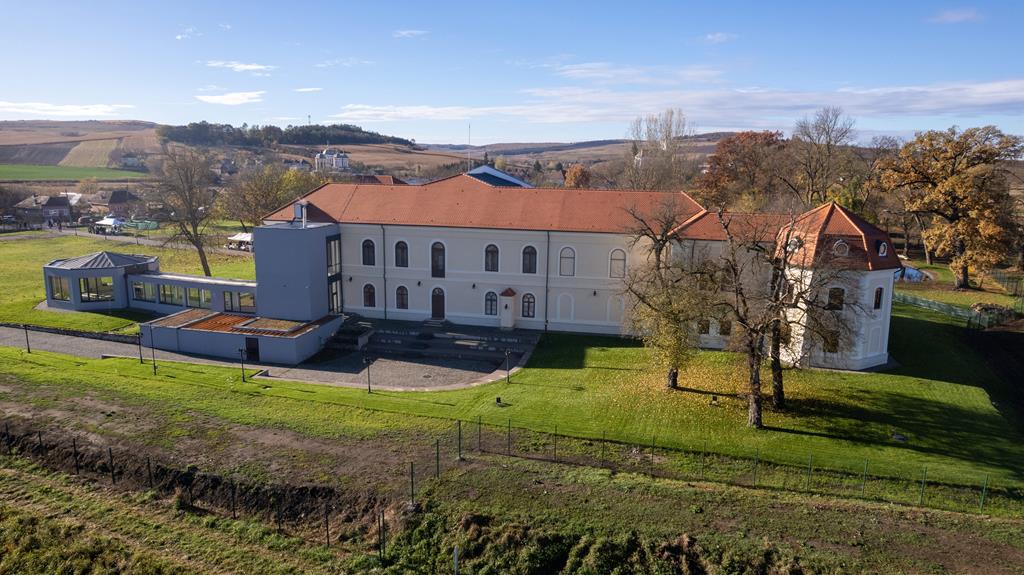 Bethlen Castle: A Hungarian family's historic home restored - PHOTOS ...