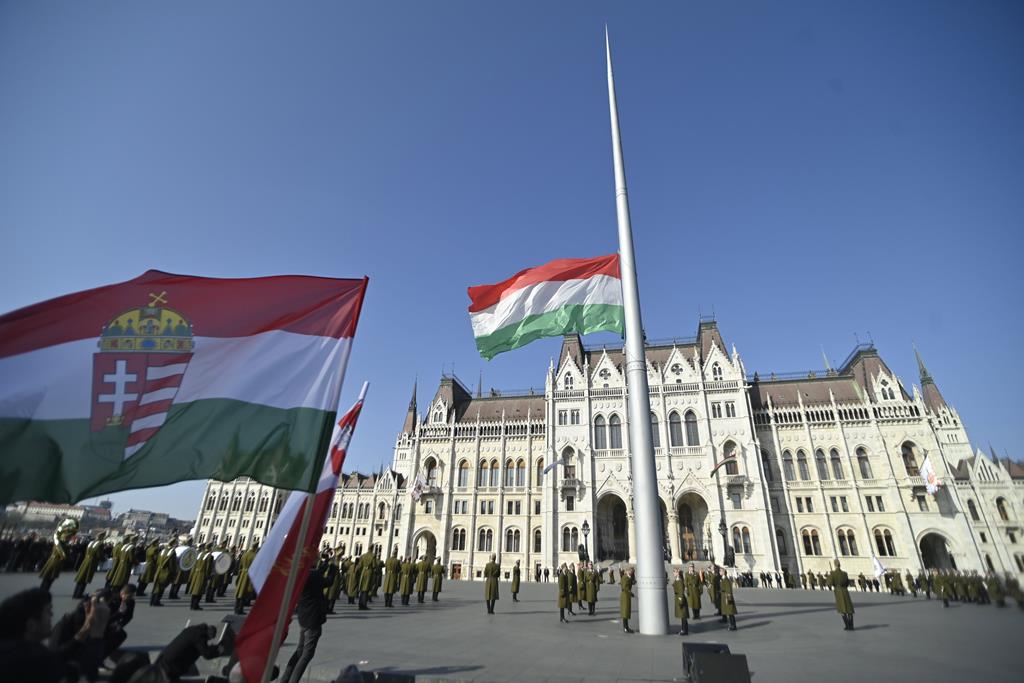 PHOTOS: Hungarian national flag raised marking 15 March celebrations - UPDATED - Daily News Hungary
