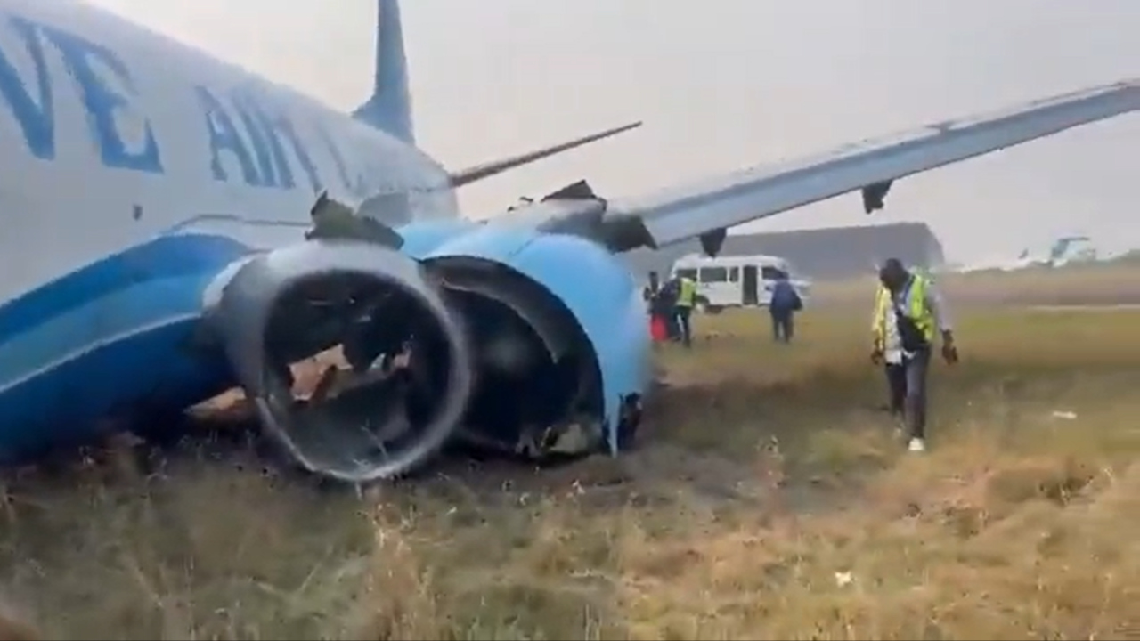 El antiguo avión húngaro MALÉV se estrella y ya no puede volar ...
