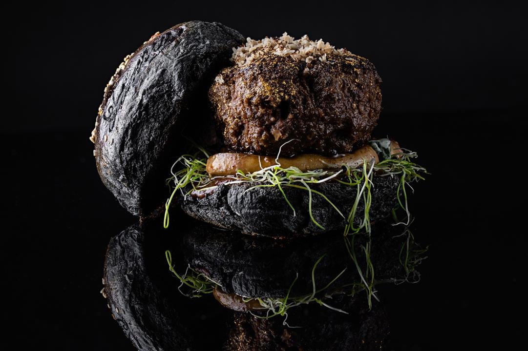 PHOTOS: Hungary's most expensive hamburger, the Hundredbuck$Burger of ...