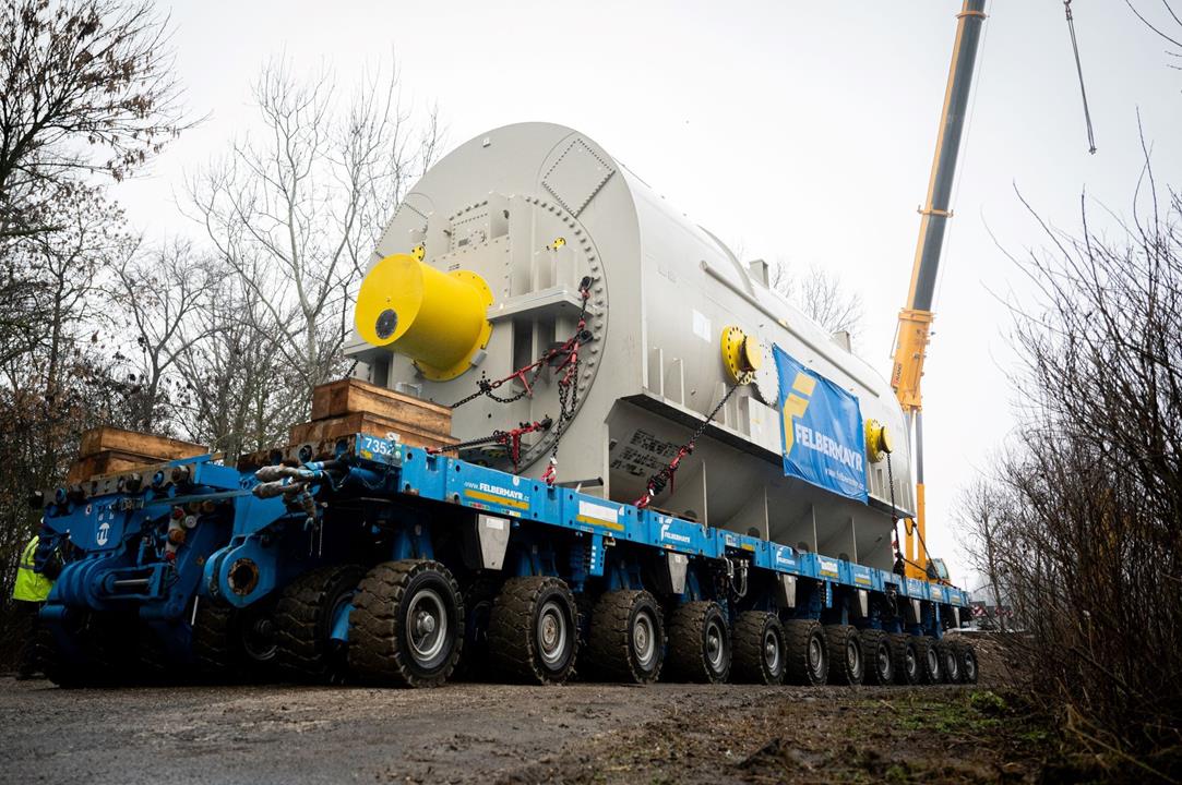 VIDEO, PHOTOS: Heaviest object in history, 720-tonne load carried ...