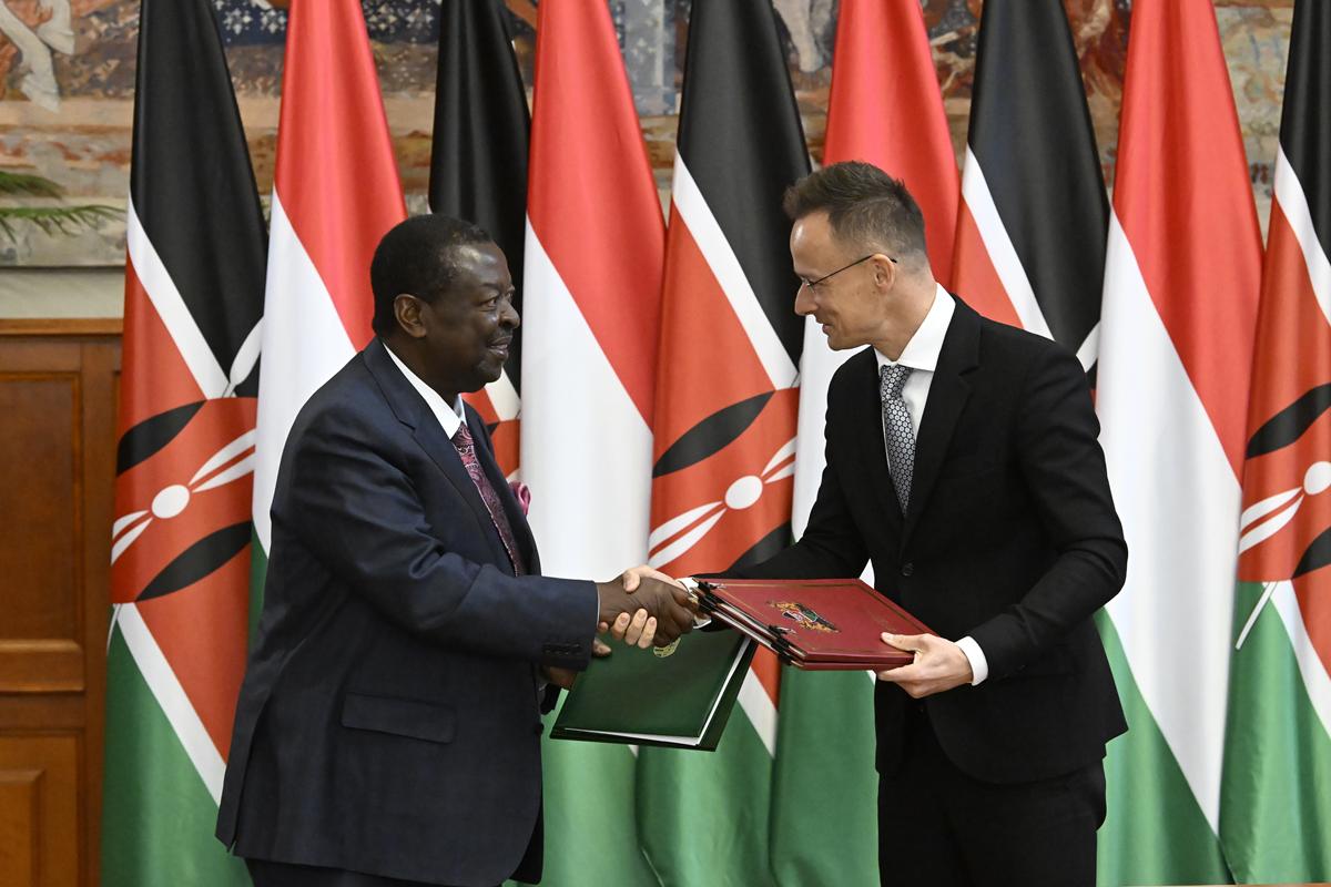 Der kenianische Außenminister Musalia Mudavadi besucht Ungarn ...